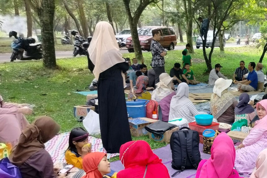 Ajang Silaturahmi antar Anggota, Jemaat Ahmadiyah Palembang Adakan ... Ajang Silaturahmi antar Anggota, Jemaat Ahmadiyah Palembang Adakan ...